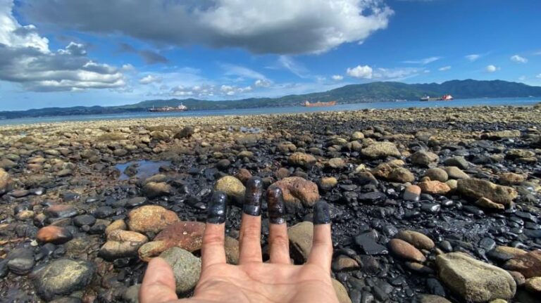√ Gumpalan Oli Hitam di Pantai: Krisis Lingkungan Pesisir - Sekelumit ...